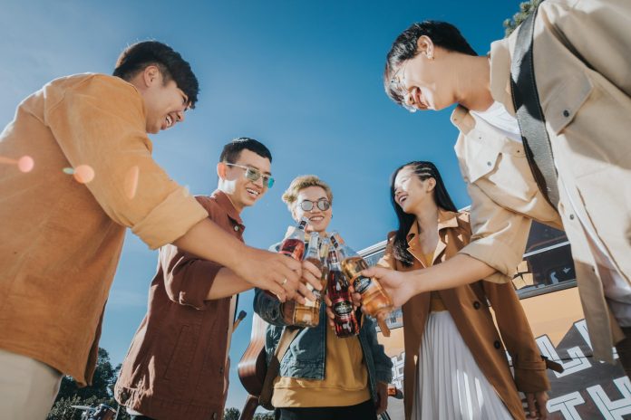 Chill là gì? Trào lưu & cách sử dụng “Chill” của giới trẻ hiện nay | TIKI