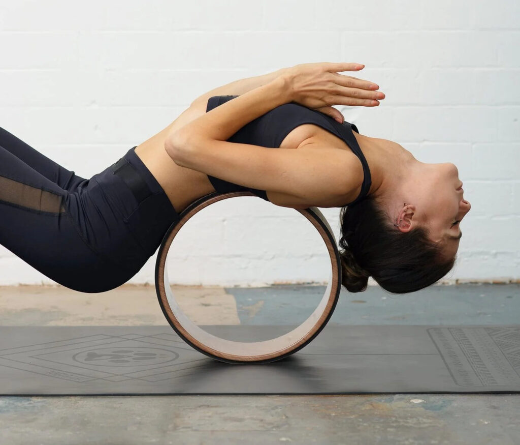 Yoga Wheel Là Gì? Gợi Ý Các Tư Thế Đẹp Mắt Với Yoga Wheel | TIKI