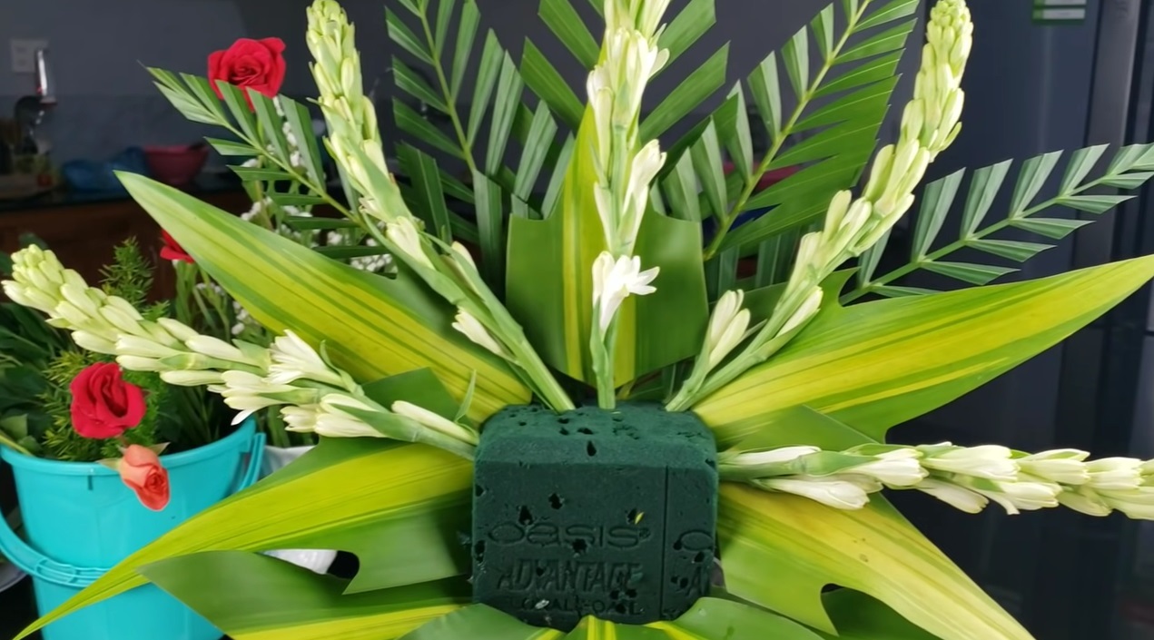 Cách cắm hoa lay ơn và hoa hồng đẹp, cực đơn giản chưng ngày Tết | TIKI